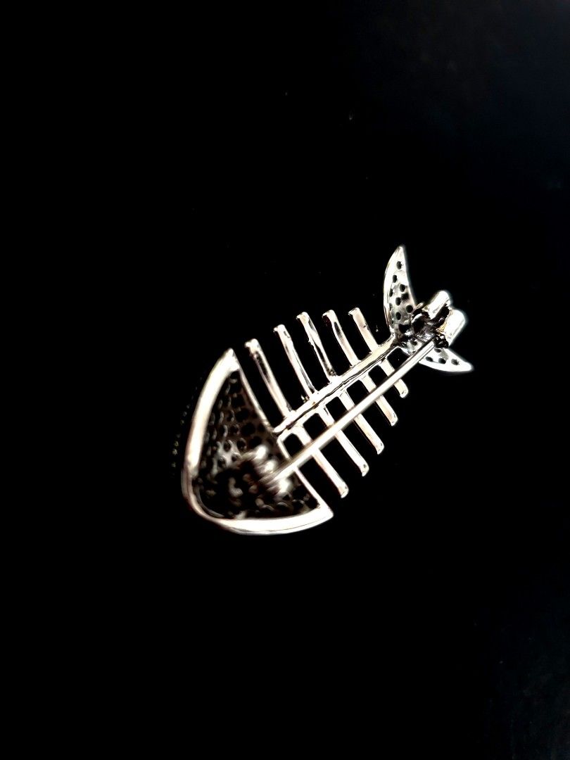 Silver fish bone pin brooch jewellery, Women's Fashion, Jewelry ...