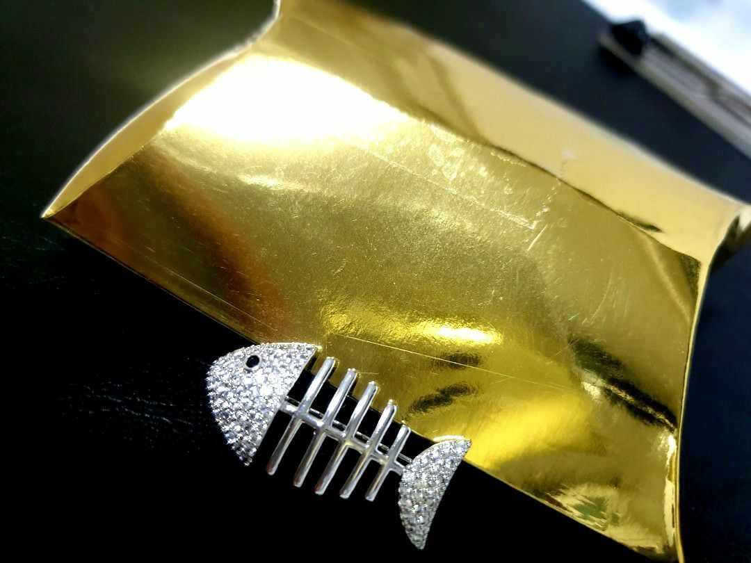Silver fish bone pin brooch jewellery, Women's Fashion, Jewelry ...