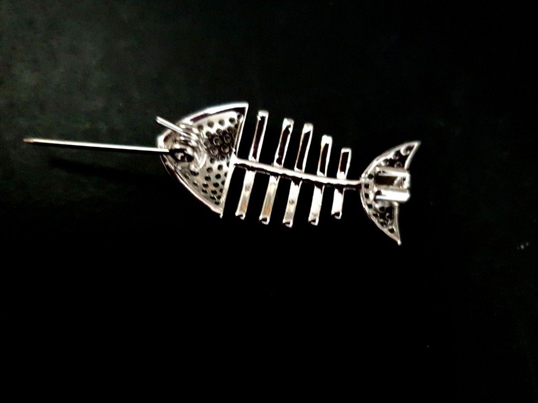 Silver fish bone pin brooch jewellery, Women's Fashion, Jewelry ...
