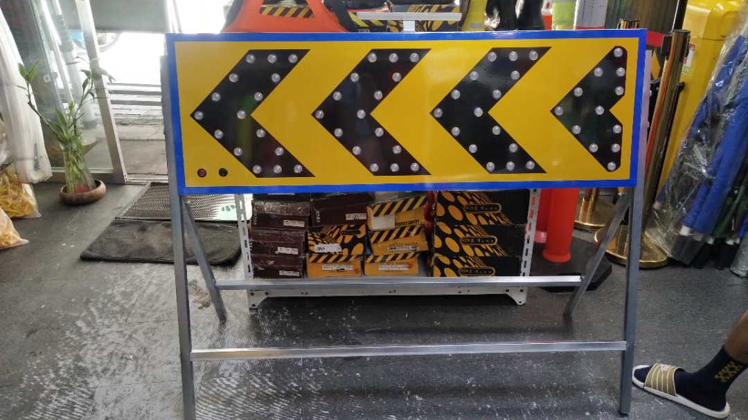 solar arrow lights, Commercial & Industrial, Construction Tools ...