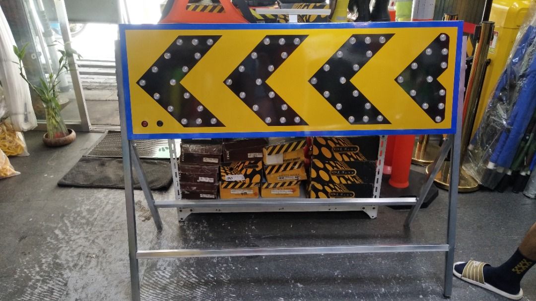 solar arrow lights, Commercial & Industrial, Construction Tools ...