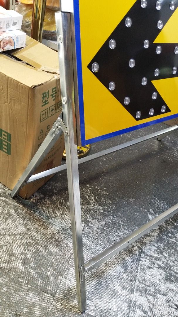 solar arrow lights flashing warning lights, Commercial & Industrial ...