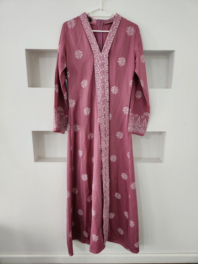 Songket design jubah, Women's Fashion, Muslimah Fashion, Kaftans ...