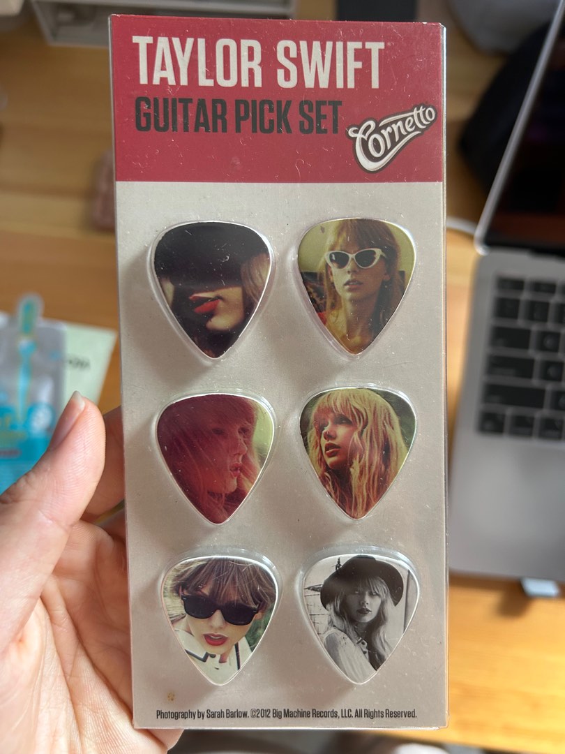 TAYLOR SWIFT RED tour guitar pick set, Hobbies & Toys, Music & Media ...