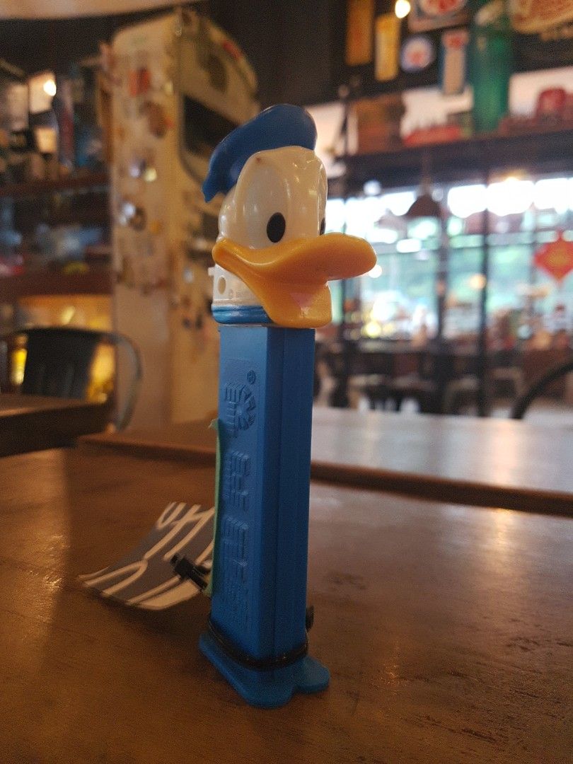 Vintage Donald Duck PEZ candy dispenser, Hobbies & Toys, Memorabilia ...