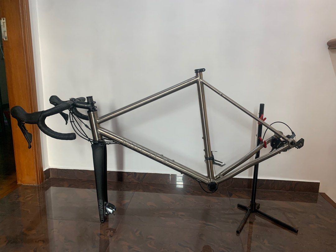 Waltly titanium frame 58cm with enve fork & ultegra groupset, Sports ...