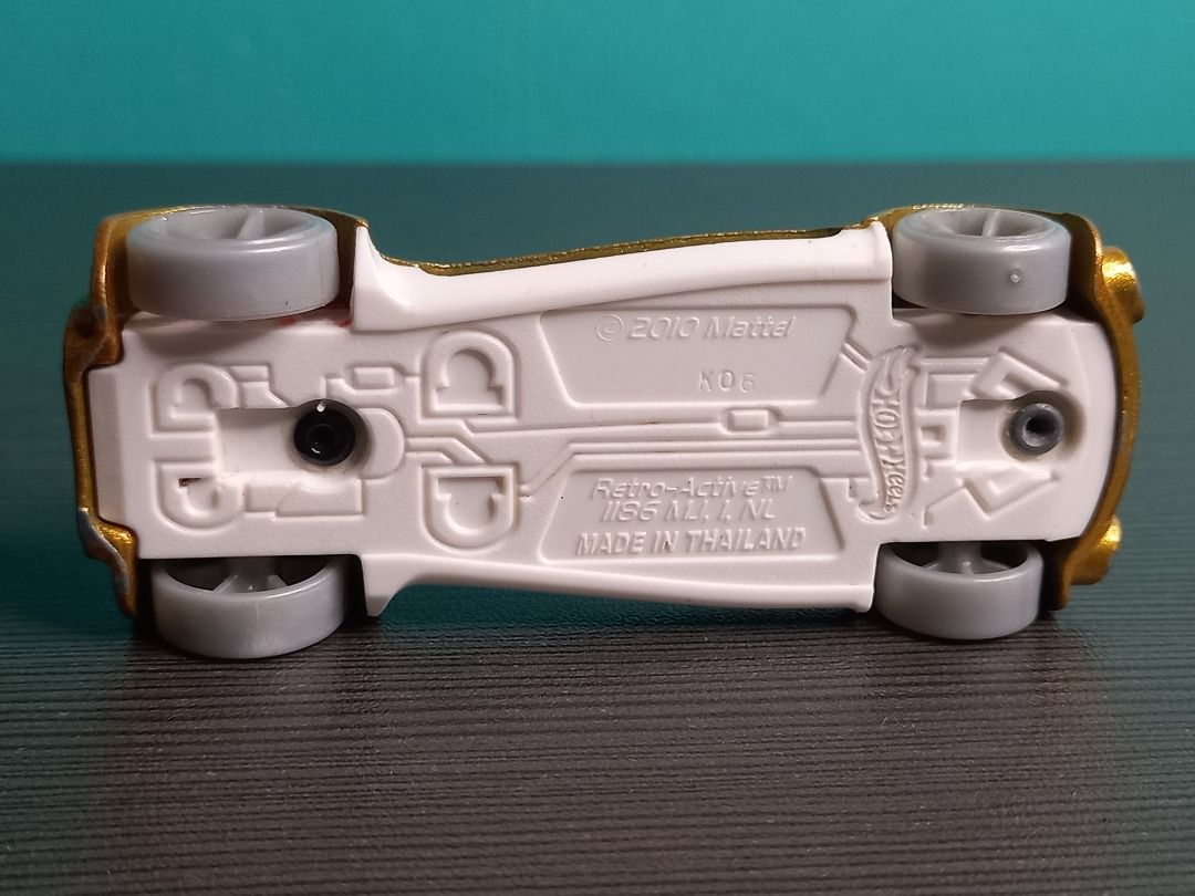 2010 Mattel Hot Wheels Retro-Active Gold Car Diecast 1:64, Hobbies ...
