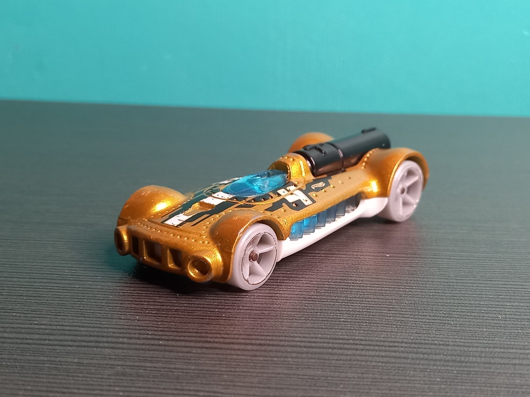 2010 Mattel Hot Wheels Retro-Active Gold Car Diecast 1:64, Hobbies ...