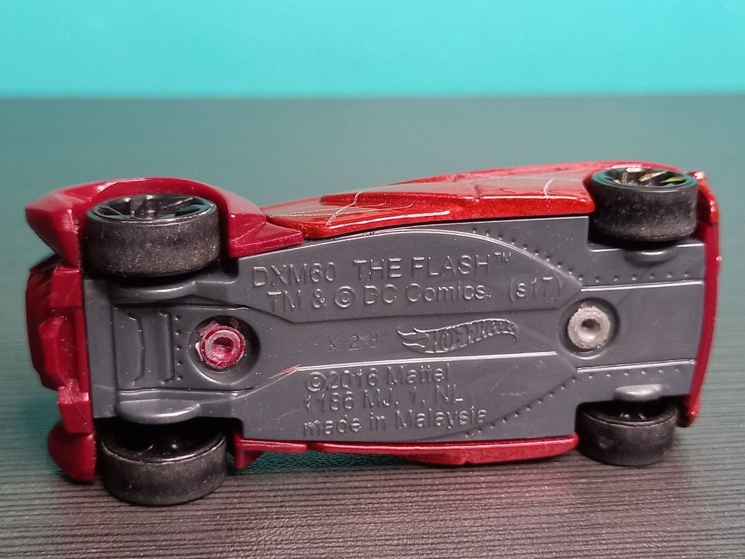 2016 Mattel Hot Wheels DXM60 The Flash DC Comics Car Diecast 1:64 ...