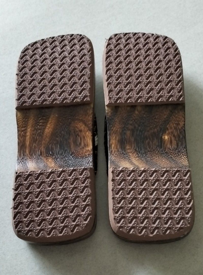 $5 Japanese Clogs, Men's Fashion, Footwear, Casual shoes on Carousell