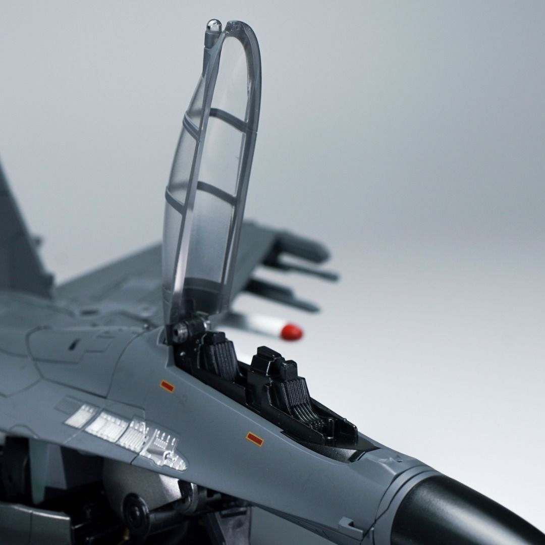 [現貨 免費售後服務] 藏玩閣 變創紀系列 獵影 Huntpow 影豹汽車 J16版 三變機甲, 興趣及遊戲, 玩具 & 遊戲類 - Carousell