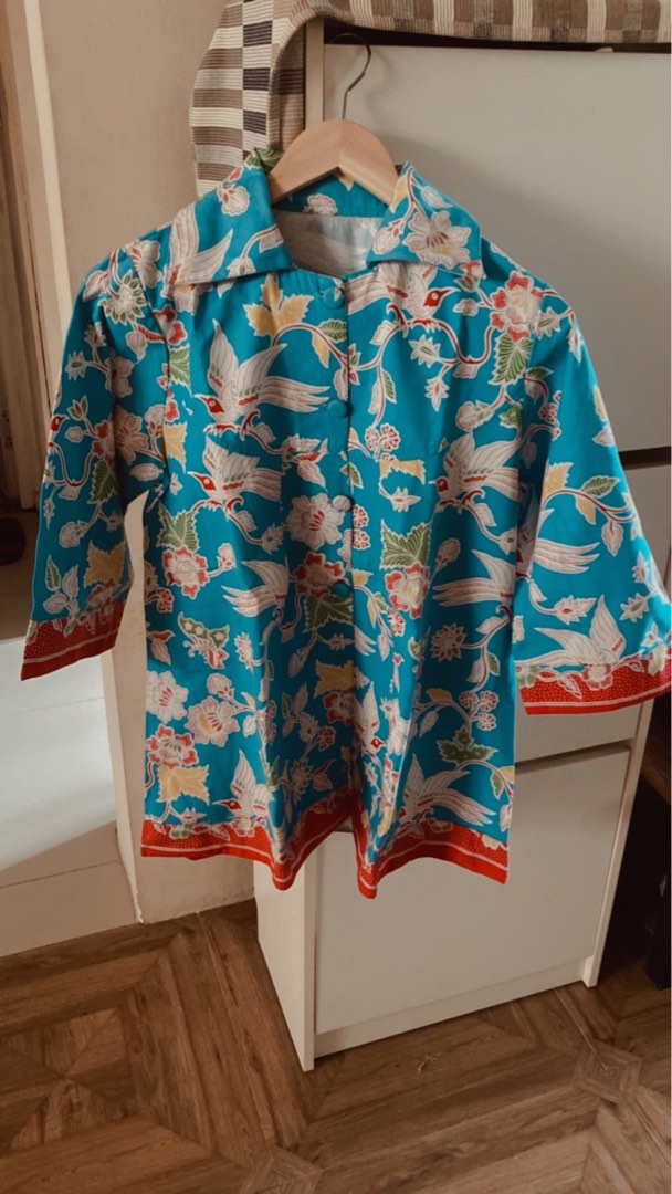 Batik Biru, Fesyen Wanita, Pakaian Wanita, Atasan di Carousell