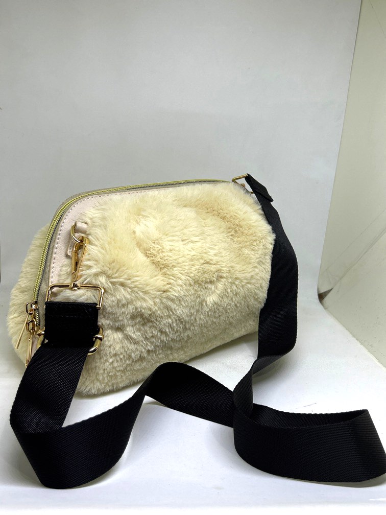 Closshi Cream Furry Bag ( 11 x 6 inches ), Women's Fashion, Bags ...