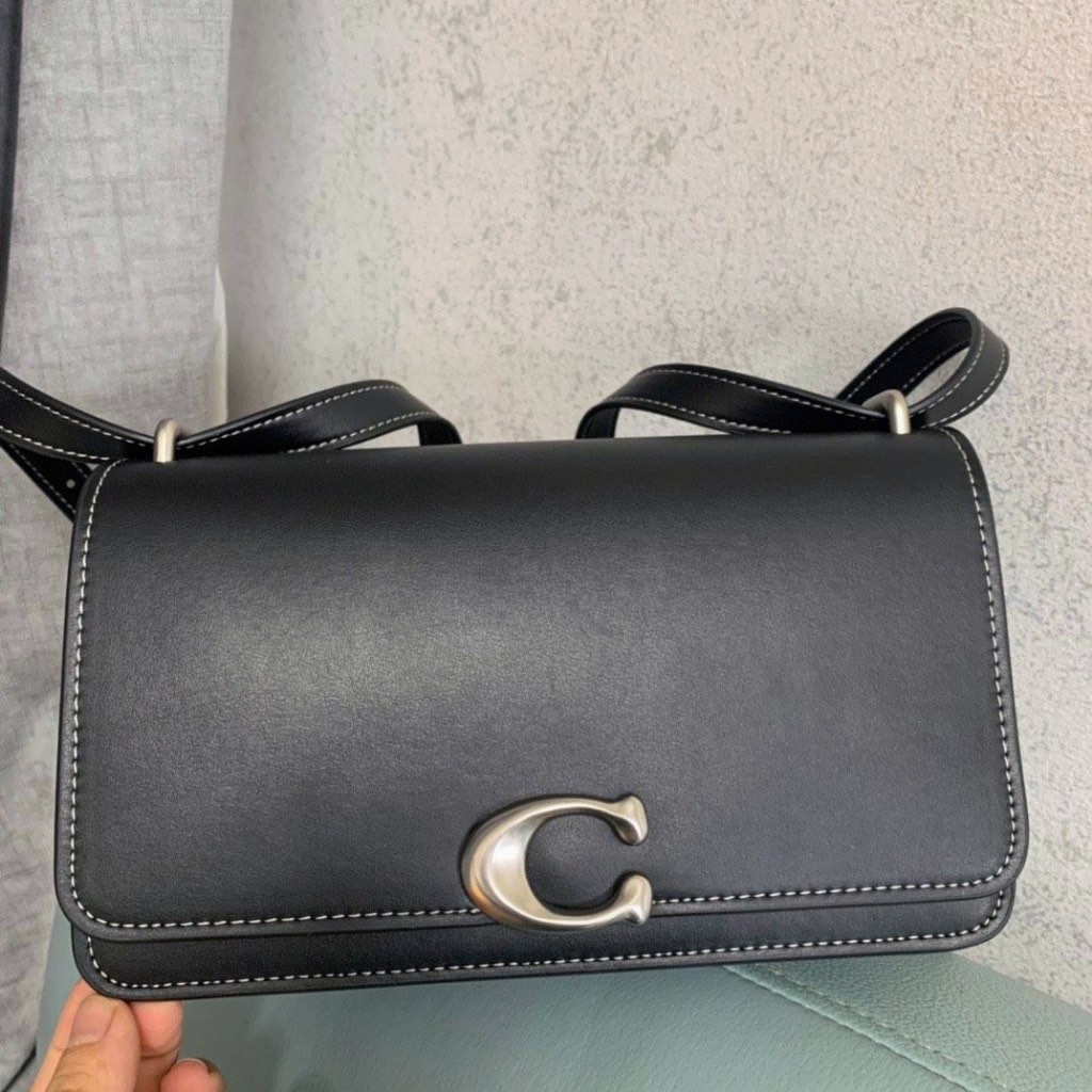 Coach Bandit Shoulder Bag Black, Barang Mewah, Tas & Dompet di Carousell