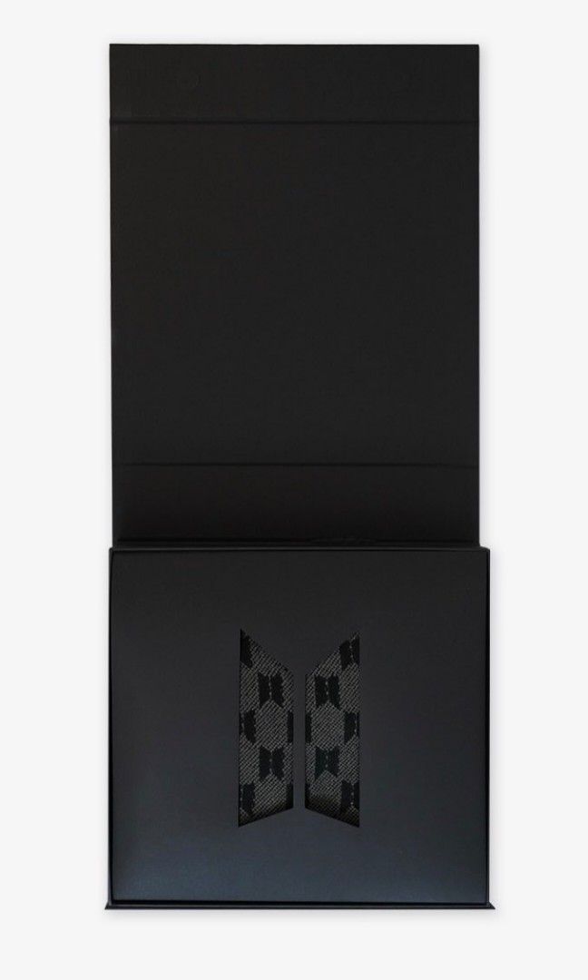 Complete set BTS Merch Box 1 Army Blanket, Hobbies & Toys, Memorabilia ...