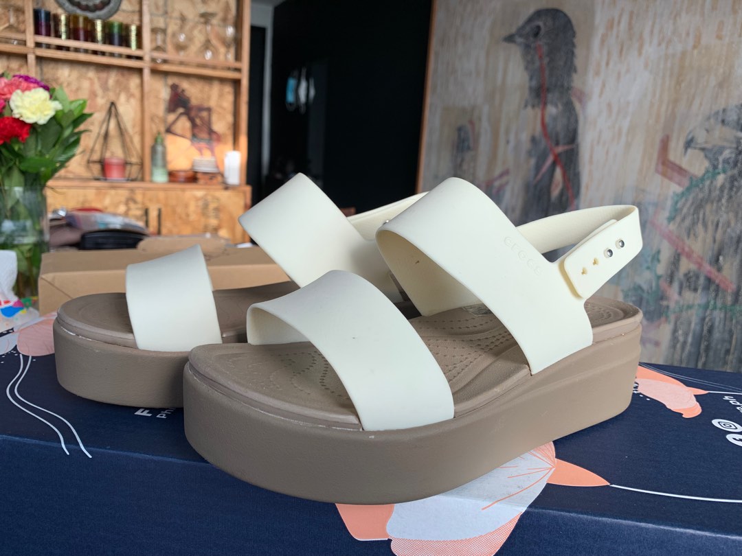 Crocs Chunky Sandals, Women's Fashion, Footwear, Wedges on Carousell