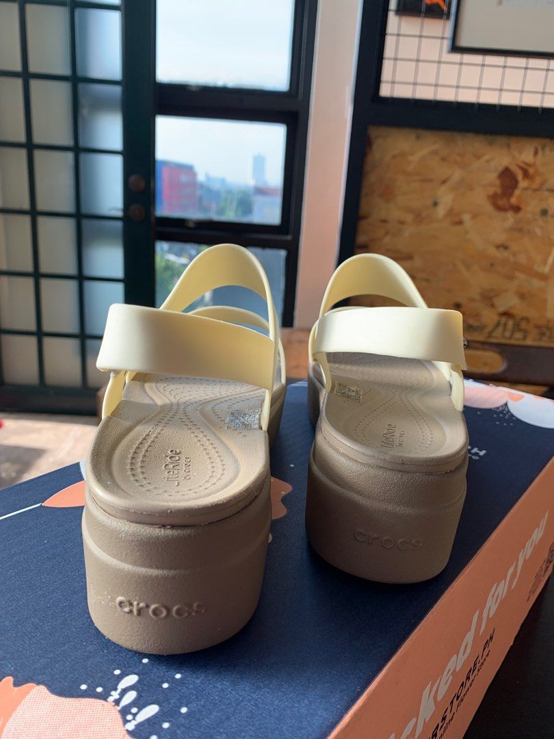 Crocs Chunky Sandals, Women's Fashion, Footwear, Wedges on Carousell