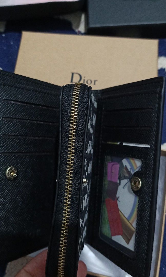 Dompet dior motif, Fesyen Wanita, Tas & Dompet di Carousell