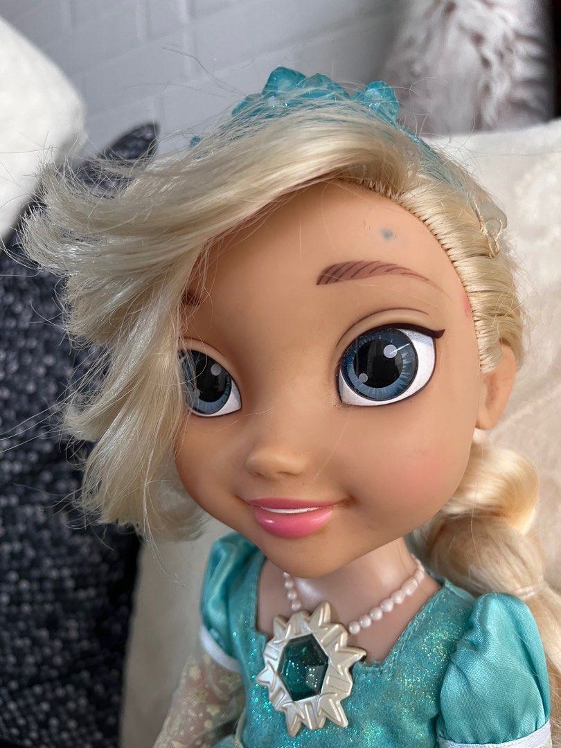 Elsa singing and lighting doll with olaf, Hobbies & Toys, Toys & Games ...