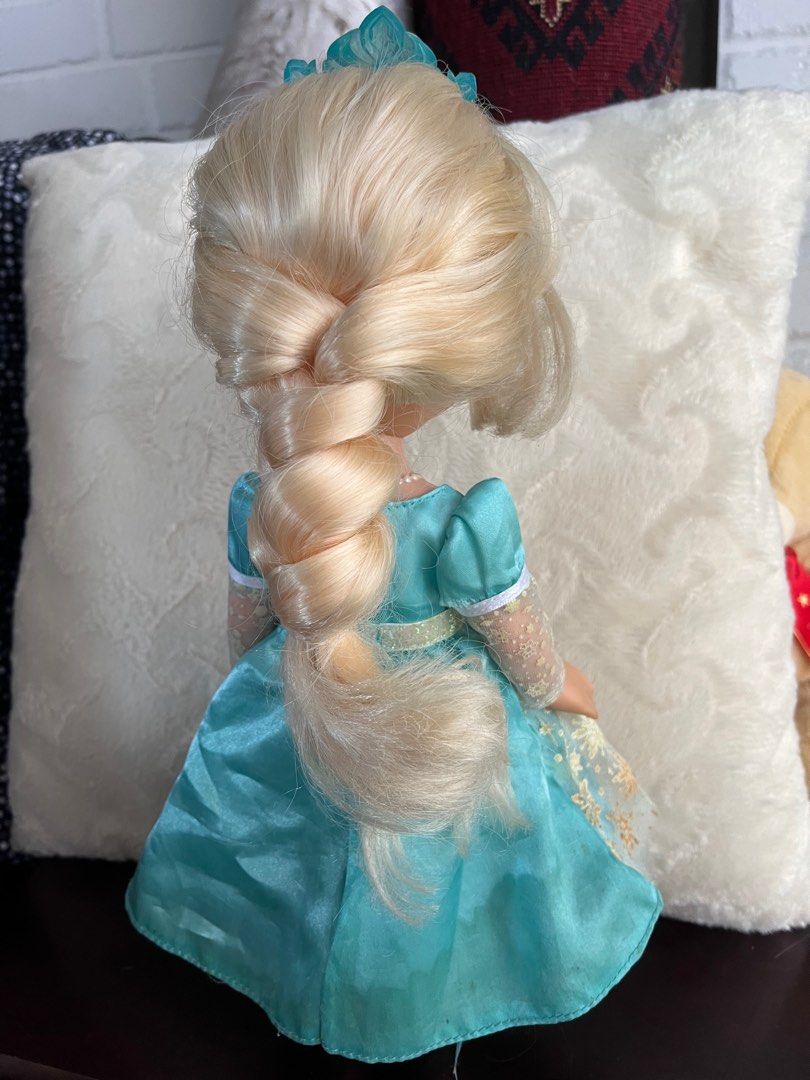 Elsa singing and lighting doll with olaf, Hobbies & Toys, Toys & Games ...
