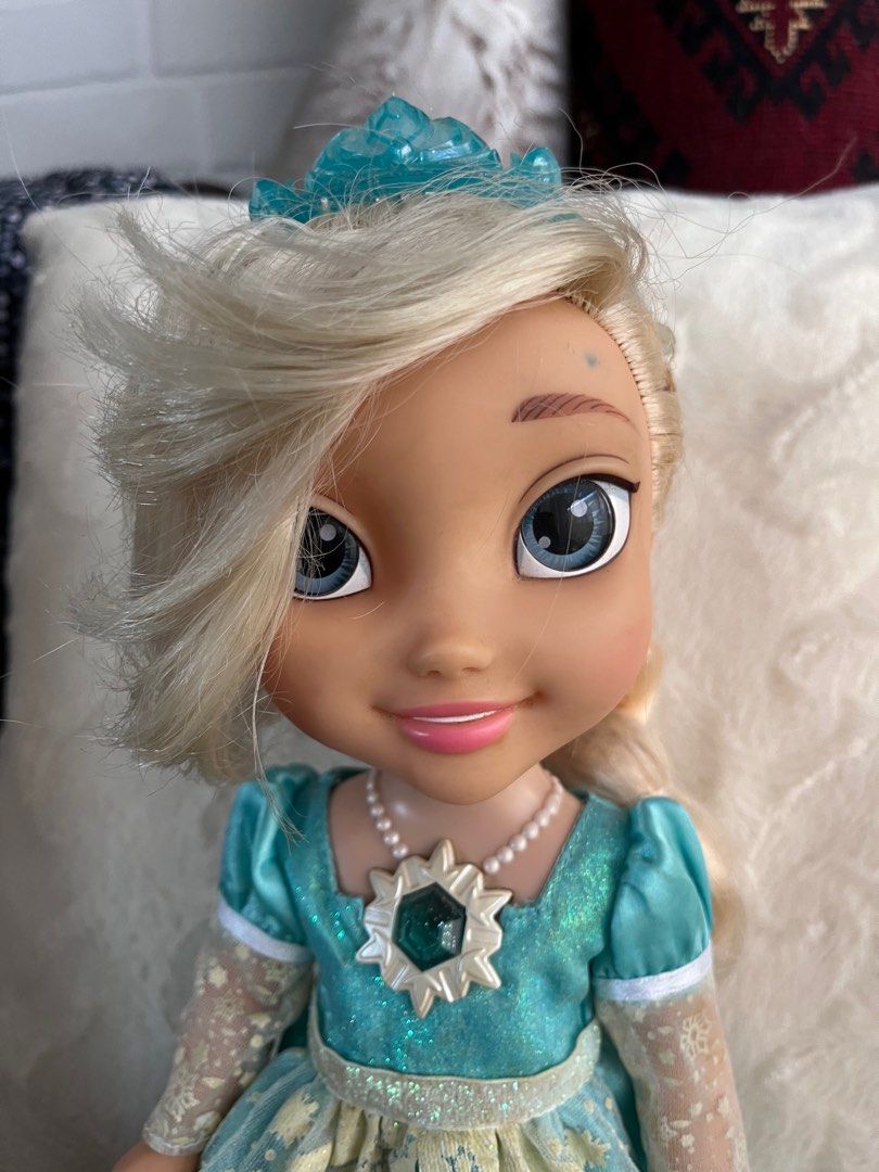 Elsa singing and lighting doll with olaf, Hobbies & Toys, Toys & Games ...