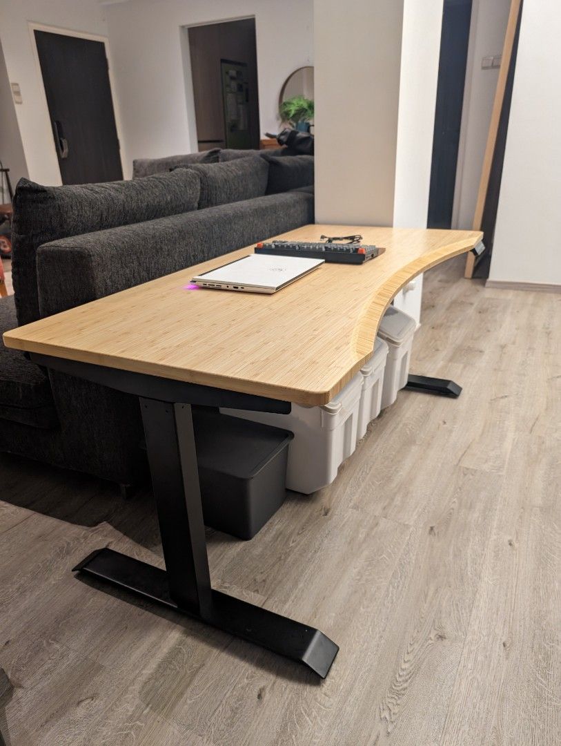 Everdesk+ adjustable desk in perfect condition 150 x 70 cm, Furniture ...