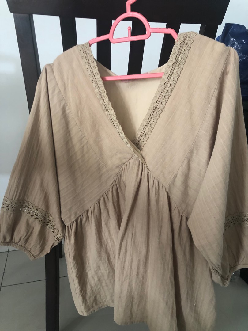 Filanto Blouse, Women's Fashion, Tops, Blouses on Carousell