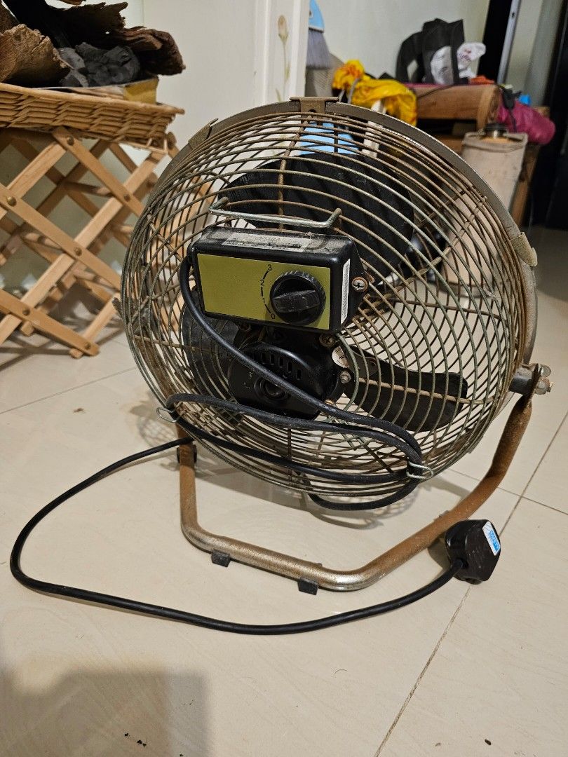 Good AKIRA Windy Fan for Hot Weather Adjustable Wind Speed, Furniture ...