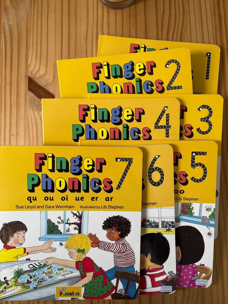 Jolly phonics finger phonics book 1-7, 興趣及遊戲, 書本 & 文具, 小朋友書 - Carousell