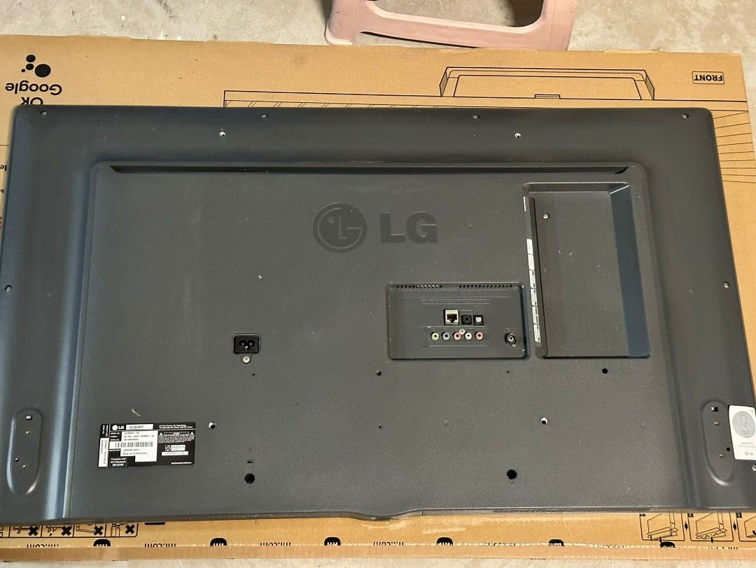LG 42" Smart TV, TV & Home Appliances, TV & Entertainment, TV on Carousell