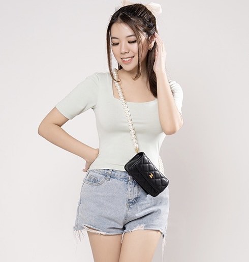 Martina basic kaos, Fesyen Wanita, Pakaian Wanita, Atasan di Carousell