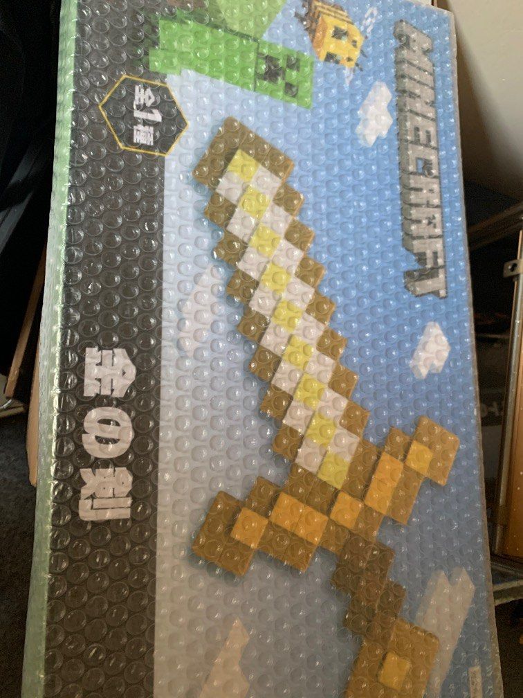 Minecraft golden sword, 興趣及遊戲, 玩具 & 遊戲類 - Carousell