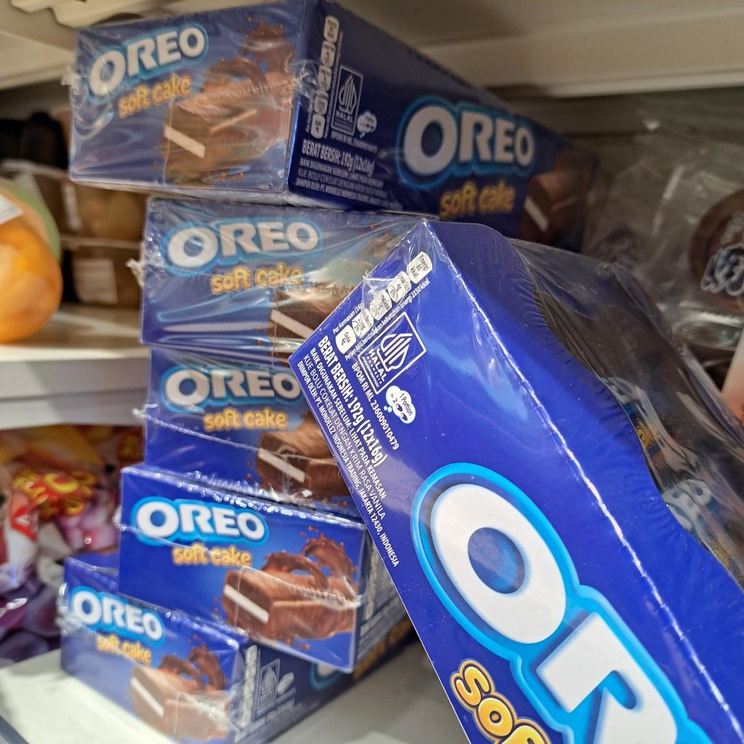 Oreo blue white double original flavoured super soft cake choco coated ...