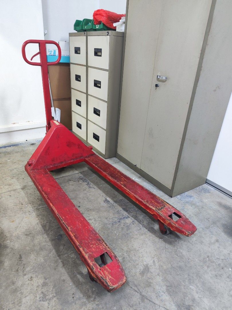 Pallet jet, Furniture & Home Living, Home Improvement & Organisation ...