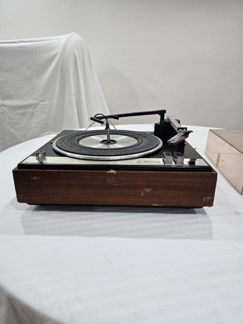 PHILIPS AUTOMATIC TURNTABLE, Audio, Other Audio Equipment on Carousell