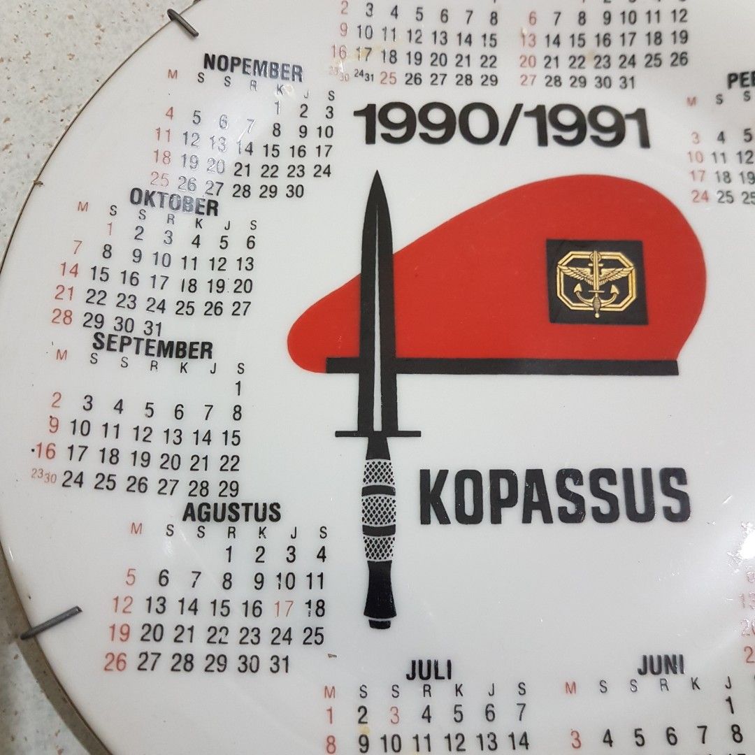 Piring Porcelain asli vintage Kalender Tahun 1990 atau 1991, Serba ...