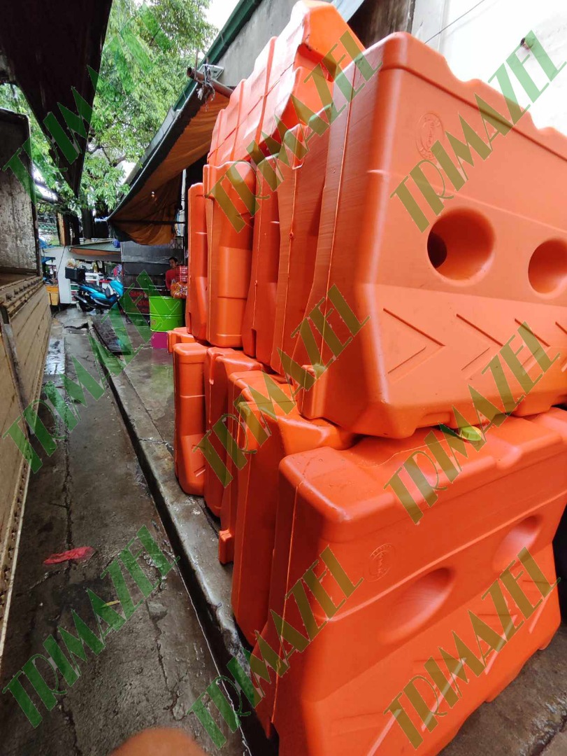 PLASTIC ROAD BARRIER BRB2, Commercial & Industrial, Construction ...