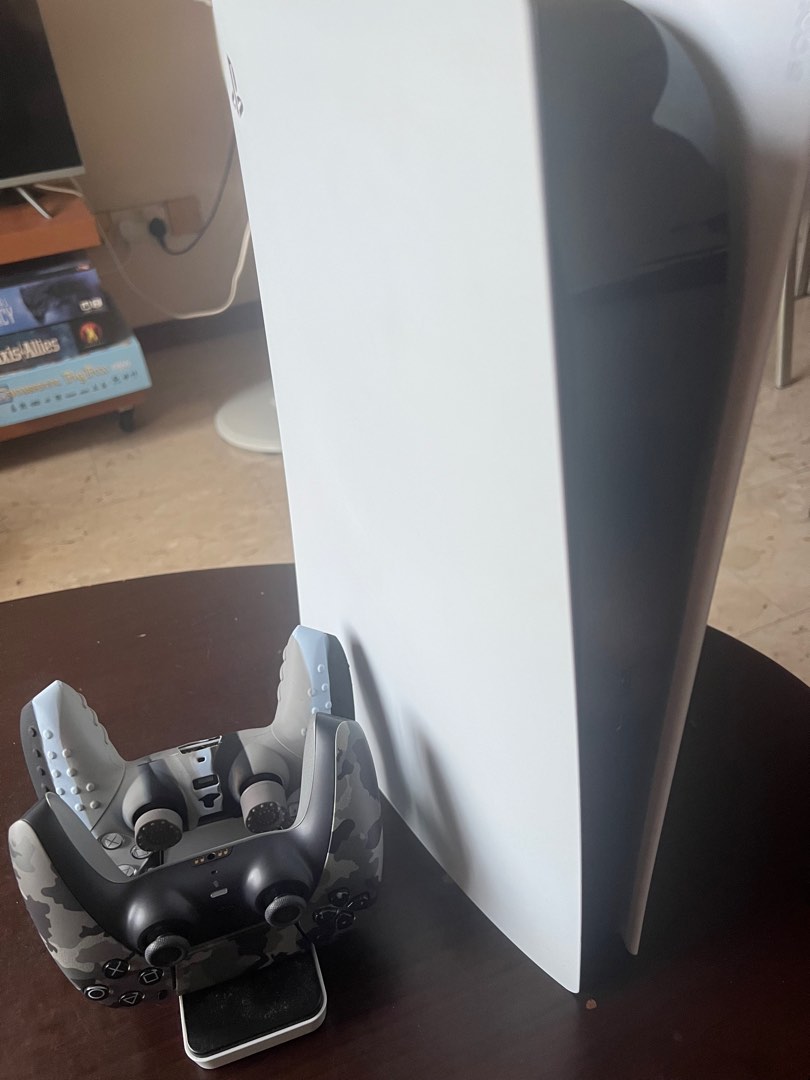 PS5 digital version with dual controller and a charging dock, Video ...
