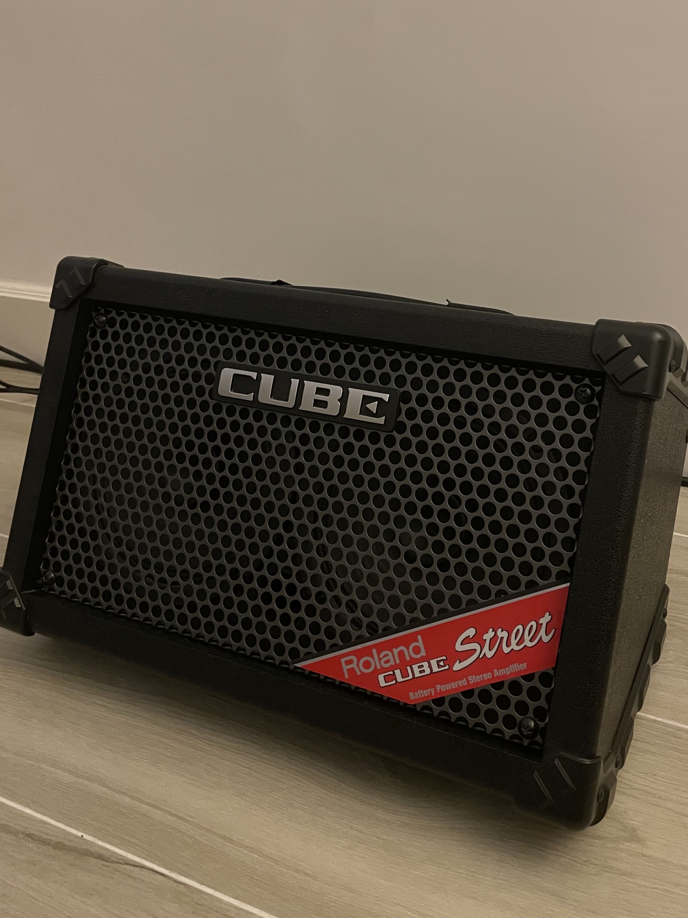 Roland Cube Street Amplifier, 音響器材, 可攜式音響設備 - Carousell