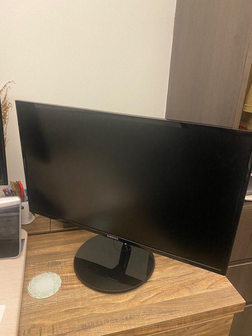 Samsung 27 inch flat screen LCE monitor, Computers & Tech, Parts ...