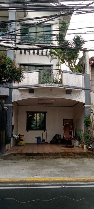 San Isidro Makati House and Lot For Rent 3 Storey with 6Br, Property ...