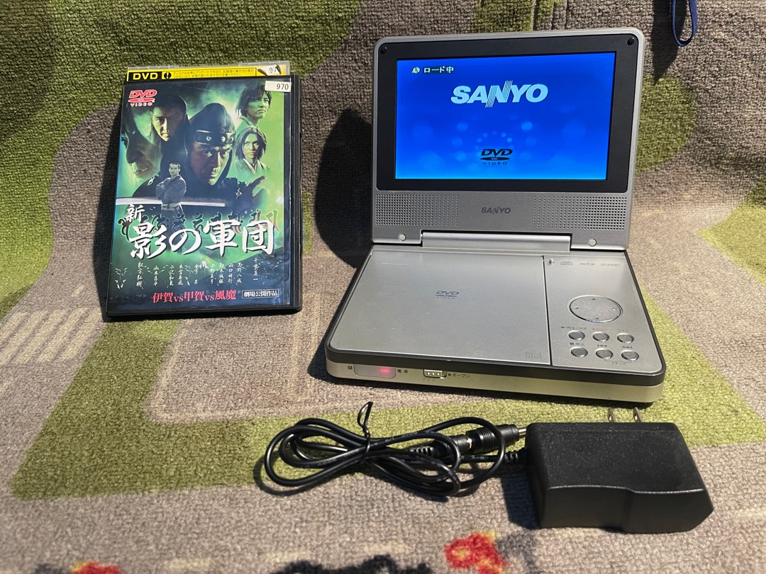Sanyo portable dvd cd mp3 with sd card slot AV input output 220v rechargeable from Japan ...