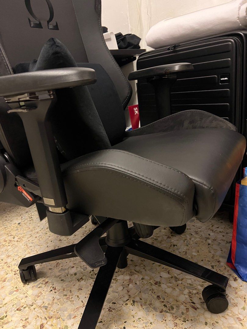 Secret Lab Gaming Chair, Furniture & Home Living, Furniture, Chairs on ...