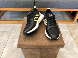 Sepatu running adidas nite jogger, Fesyen Wanita, Sepatu di Carousell
