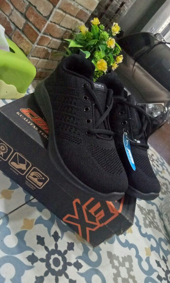 Sepatu Sekolah Full Hitam, Fesyen Pria, Sepatu , Sepatu Formal di Carousell