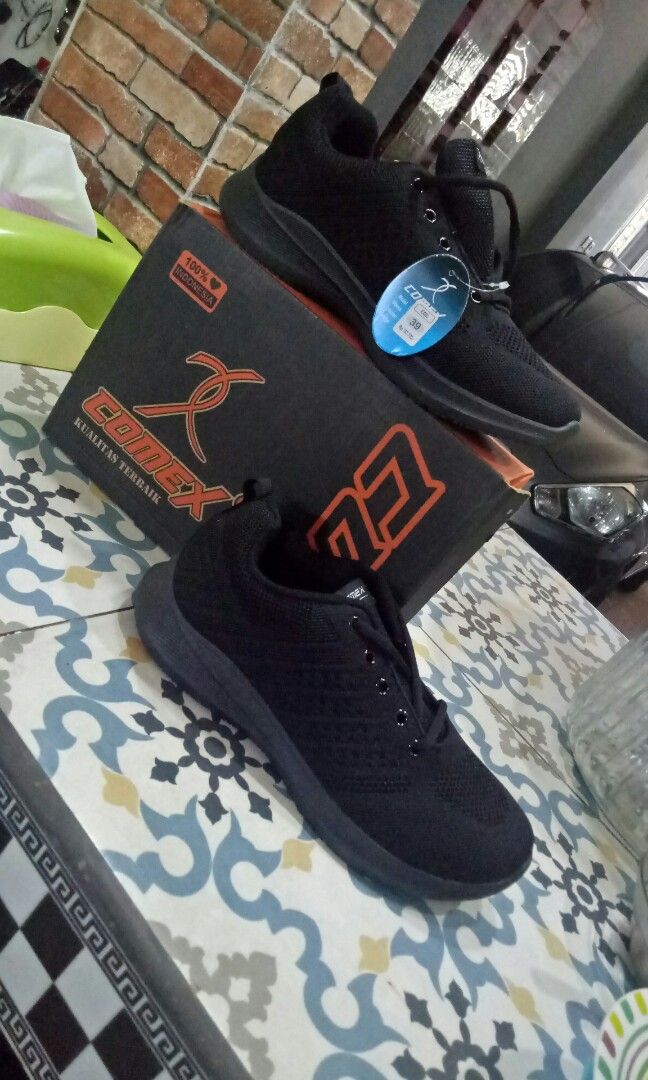 Sepatu Sekolah Full Hitam, Fesyen Pria, Sepatu , Sepatu Formal di Carousell