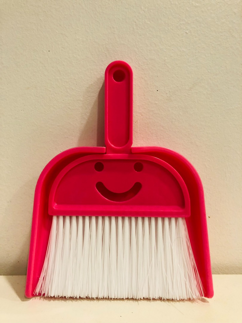 Smiley Face Portable Carry Broom Dust Bin, Furniture & Home Living ...