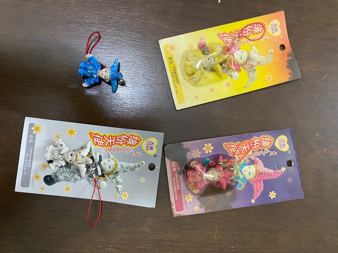 Triangel Keychain set, Hobbies & Toys, Collectibles & Memorabilia ...