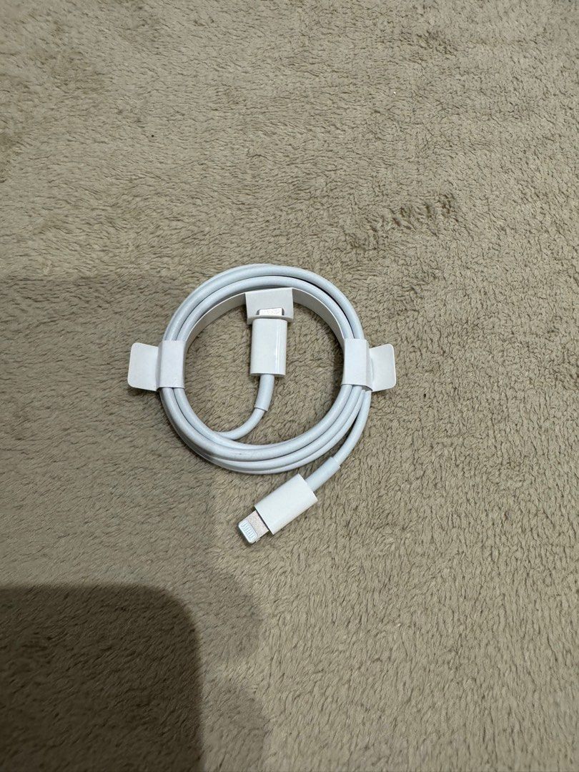 Usbc to lightning cable 1m, Mobile Phones & Gadgets, Mobile & Gadget Accessories, Chargers ...