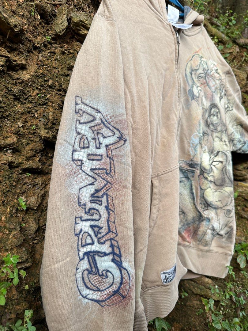 Vintage Grumpy Snow White, Men's Fashion, Tops & Sets, Hoodies on Carousell